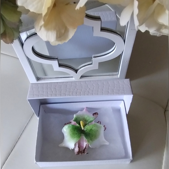 Cara China | Jewelry | Vintage Staffordshire England Cara China Brooch ...